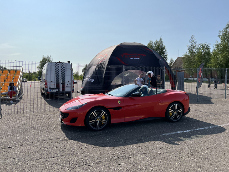 Ferrari Portofino on the race track - Impressions Flow