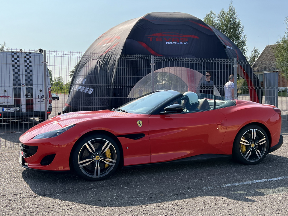Ferrari Portofino on the race track - Impressions Flow
