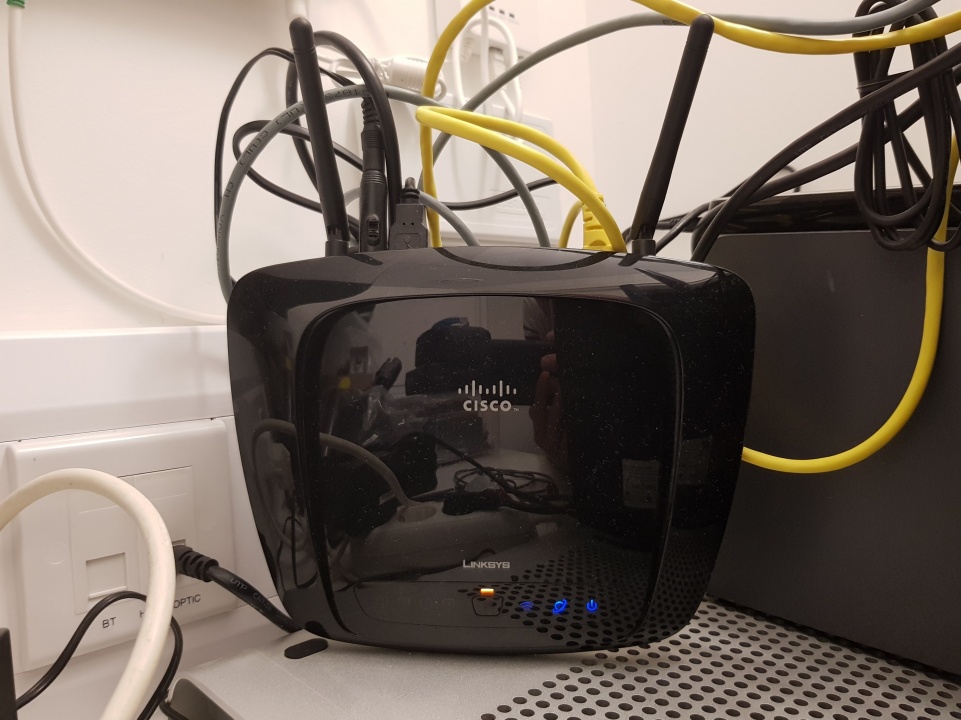 Linksys EA9500 WiFi router speed test and comparison - Impressions Flow